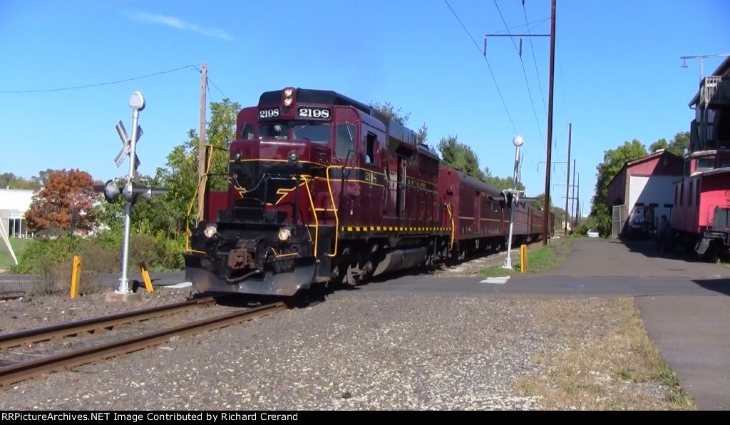GP30 2198 Crossing Ivyland Road